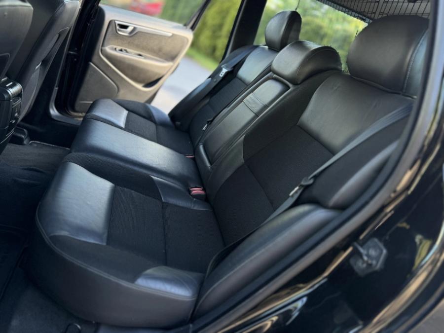 Black Volvo V70 2006 in Riga, with an engine capacity of 2.40 L and mileage of 263 thousand km for 4000 €, photo 19 on AUTOMOTO.COM.LV