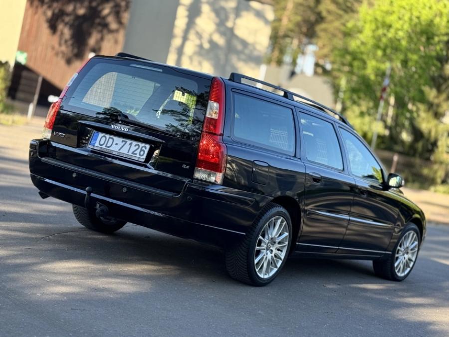 Black Volvo V70 2006 in Riga, with an engine capacity of 2.40 L and mileage of 263 thousand km for 4000 €, photo 23 on AUTOMOTO.COM.LV
