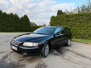 Black Volvo V70 2006 in Riga, with an engine capacity of 2.40 L and mileage of 328 thousand km for 2480 €, photo  on AUTOMOTO.COM.LV