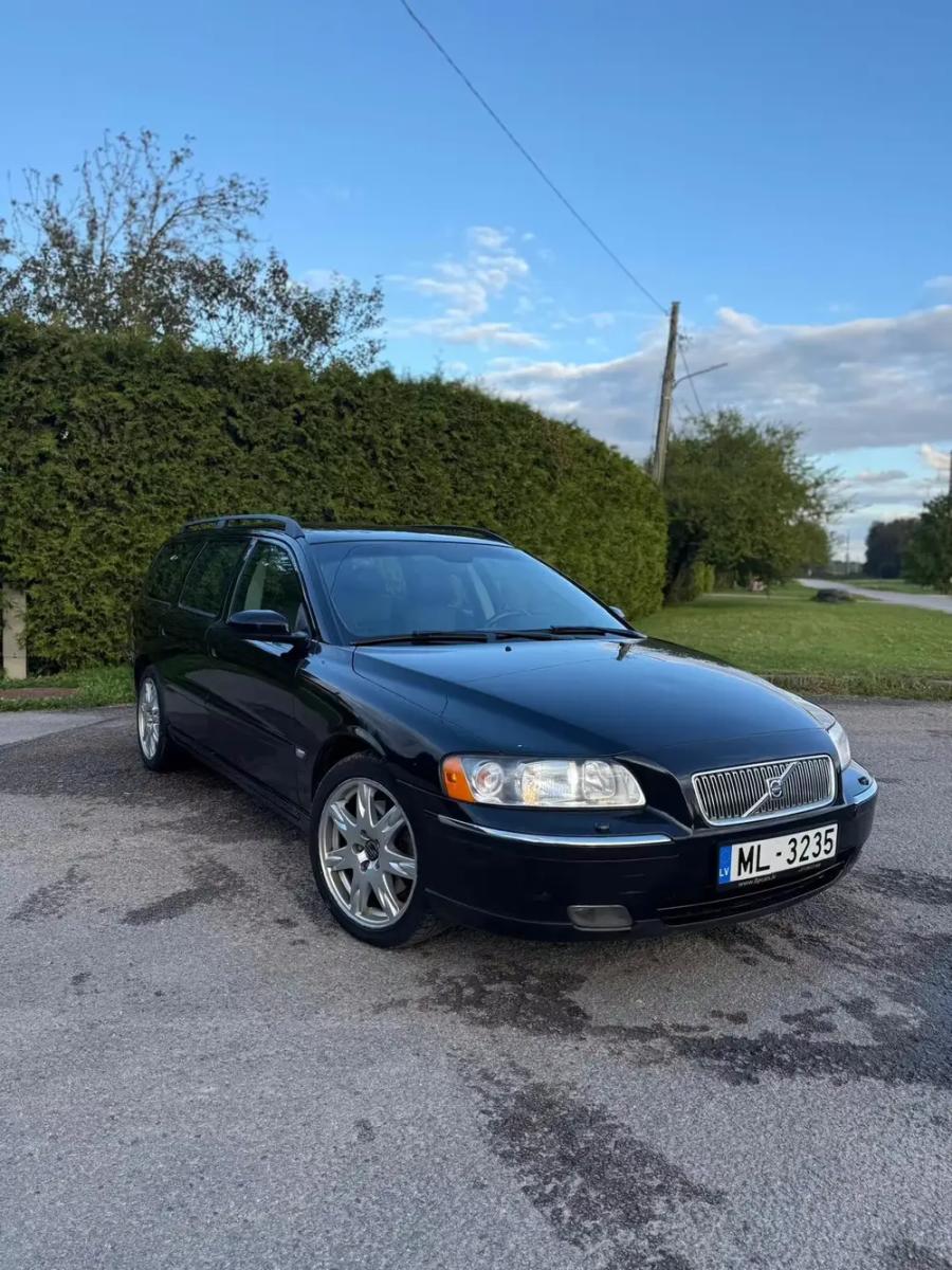 Melns Volvo V70 2006 Rīga, ar dzinēja tilpumu 2.40 L un nobraukumu 328 tūkst. km par 2480 €, foto 3 vietnē AUTOMOTO.COM.LV