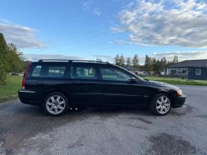 Melns Volvo V70 2006 Rīga, ar dzinēja tilpumu 2.40 L un nobraukumu 328 tūkst. km par 2480 €, foto 5 vietnē AUTOMOTO.COM.LV