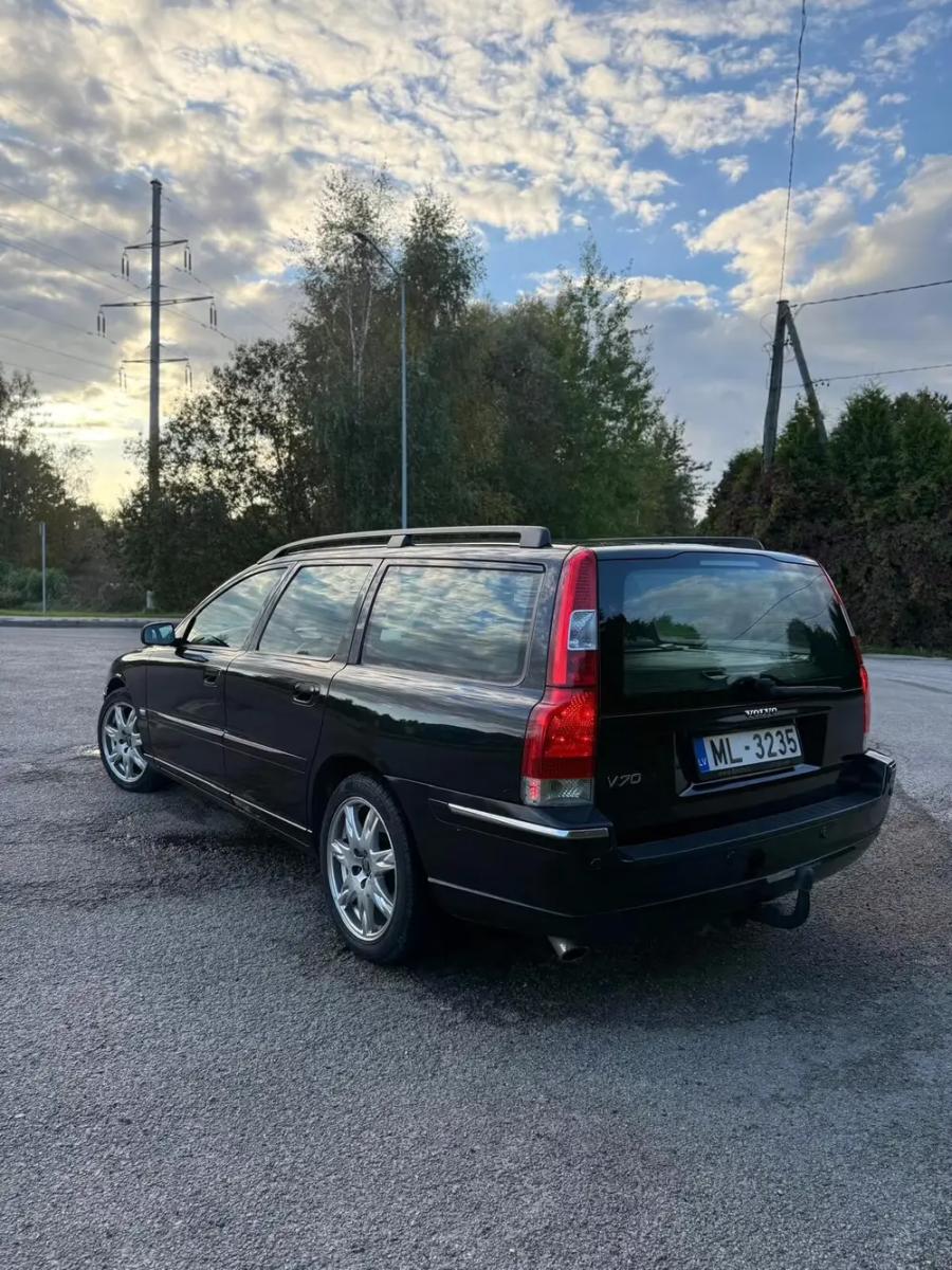 Melns Volvo V70 2006 Rīga, ar dzinēja tilpumu 2.40 L un nobraukumu 328 tūkst. km par 2480 €, foto 6 vietnē AUTOMOTO.COM.LV