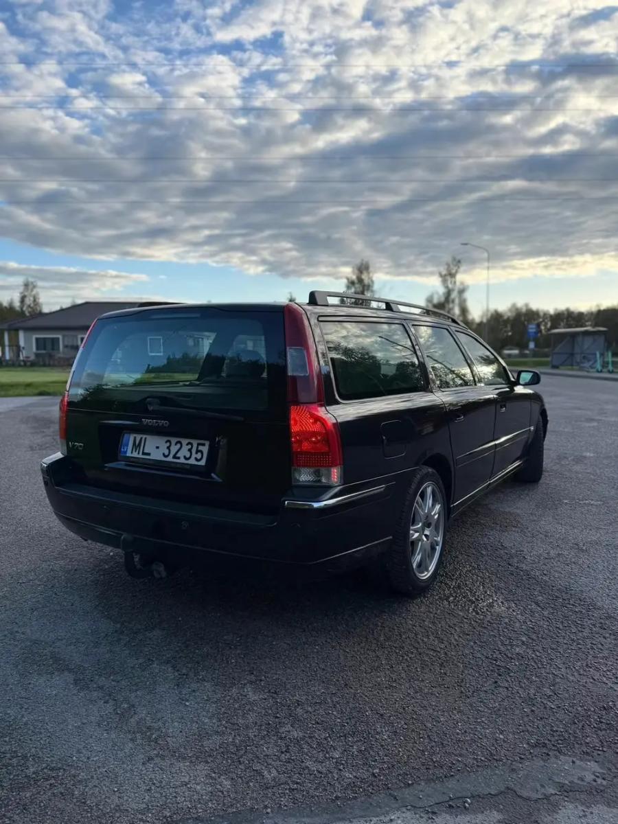 Melns Volvo V70 2006 Rīga, ar dzinēja tilpumu 2.40 L un nobraukumu 328 tūkst. km par 2480 €, foto 7 vietnē AUTOMOTO.COM.LV