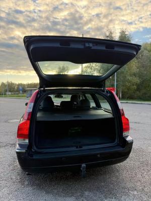 Melns Volvo V70 2006 Rīga, ar dzinēja tilpumu 2.40 L un nobraukumu 328 tūkst. km par 2480 €, foto 8 vietnē AUTOMOTO.COM.LV