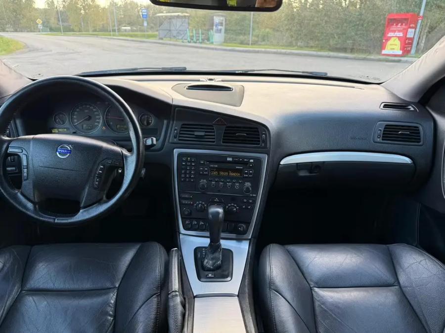 Melns Volvo V70 2006 Rīga, ar dzinēja tilpumu 2.40 L un nobraukumu 328 tūkst. km par 2480 €, foto 9 vietnē AUTOMOTO.COM.LV