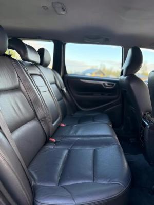 Melns Volvo V70 2006 Rīga, ar dzinēja tilpumu 2.40 L un nobraukumu 328 tūkst. km par 2480 €, foto 12 vietnē AUTOMOTO.COM.LV