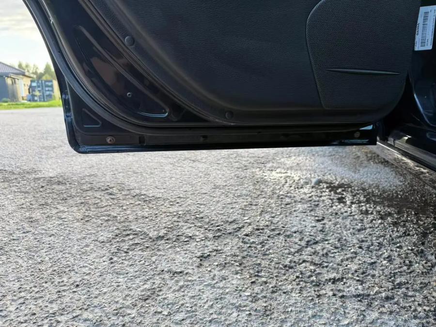 Melns Volvo V70 2006 Rīga, ar dzinēja tilpumu 2.40 L un nobraukumu 328 tūkst. km par 2480 €, foto 17 vietnē AUTOMOTO.COM.LV