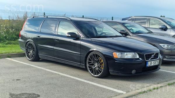 Melns Volvo V70 2006 Rīga, ar dzinēja tilpumu 2.40 L un nobraukumu 395 tūkst. km par 3700 €, foto 1 vietnē AUTOMOTO.COM.LV