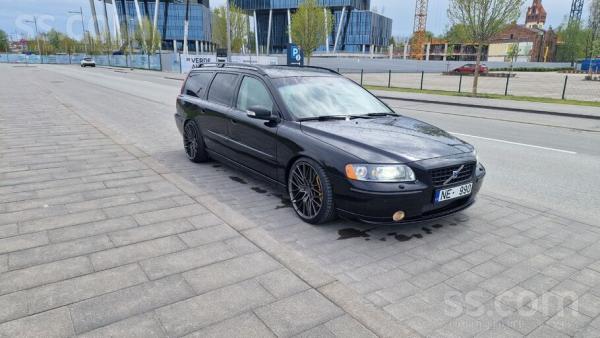 Melns Volvo V70 2006 Rīga, ar dzinēja tilpumu 2.40 L un nobraukumu 395 tūkst. km par 3700 €, foto 3 vietnē AUTOMOTO.COM.LV