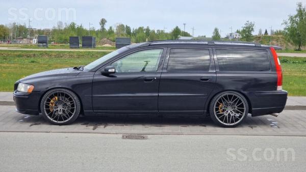 Melns Volvo V70 2006 Rīga, ar dzinēja tilpumu 2.40 L un nobraukumu 395 tūkst. km par 3700 €, foto 4 vietnē AUTOMOTO.COM.LV