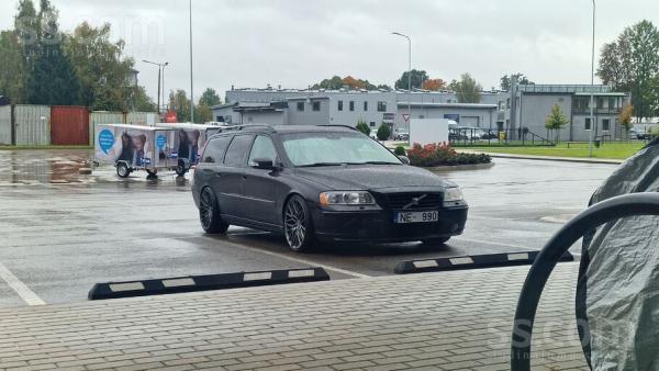 Melns Volvo V70 2006 Rīga, ar dzinēja tilpumu 2.40 L un nobraukumu 395 tūkst. km par 3700 €, foto 6 vietnē AUTOMOTO.COM.LV