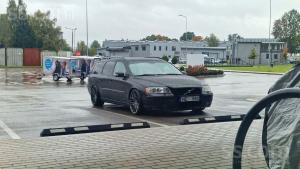 Черный Вольво В70 2006 в Рига, объемом двигателя 2.40 л и пробегом 395 тыс. км за 3700 €, фото 7 на AUTOMOTO.COM.LV