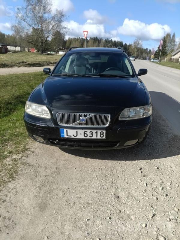 Melns Volvo V70 2006 Jēkabpils, ar dzinēja tilpumu 2.40 L un nobraukumu 300 tūkst. km par 1800 €, foto 1 vietnē AUTOMOTO.COM.LV