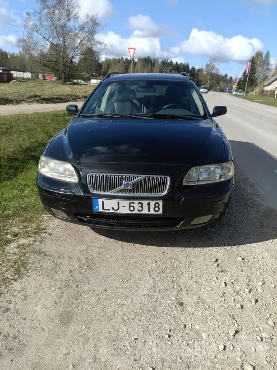 Black Volvo V70 2006 in Jekabpils, with an engine capacity of 2.40 L and mileage of 300 thousand km for 1800 €, photo 1 on AUTOMOTO.COM.LV