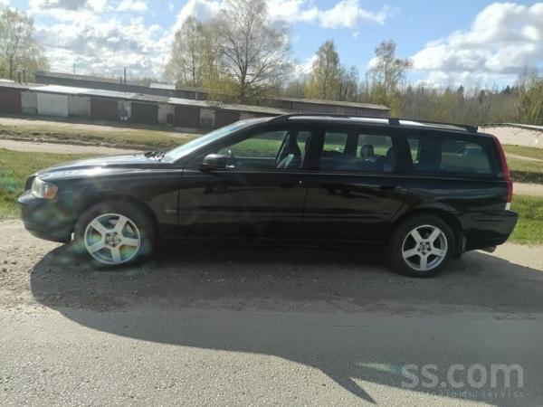 Melns Volvo V70 2006 Jēkabpils, ar dzinēja tilpumu 2.40 L un nobraukumu 300 tūkst. km par 1800 €, foto 2 vietnē AUTOMOTO.COM.LV
