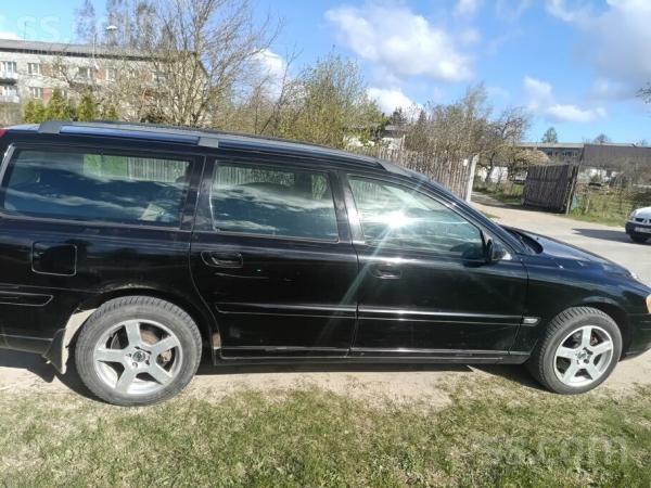 Melns Volvo V70 2006 Jēkabpils, ar dzinēja tilpumu 2.40 L un nobraukumu 300 tūkst. km par 1800 €, foto 4 vietnē AUTOMOTO.COM.LV