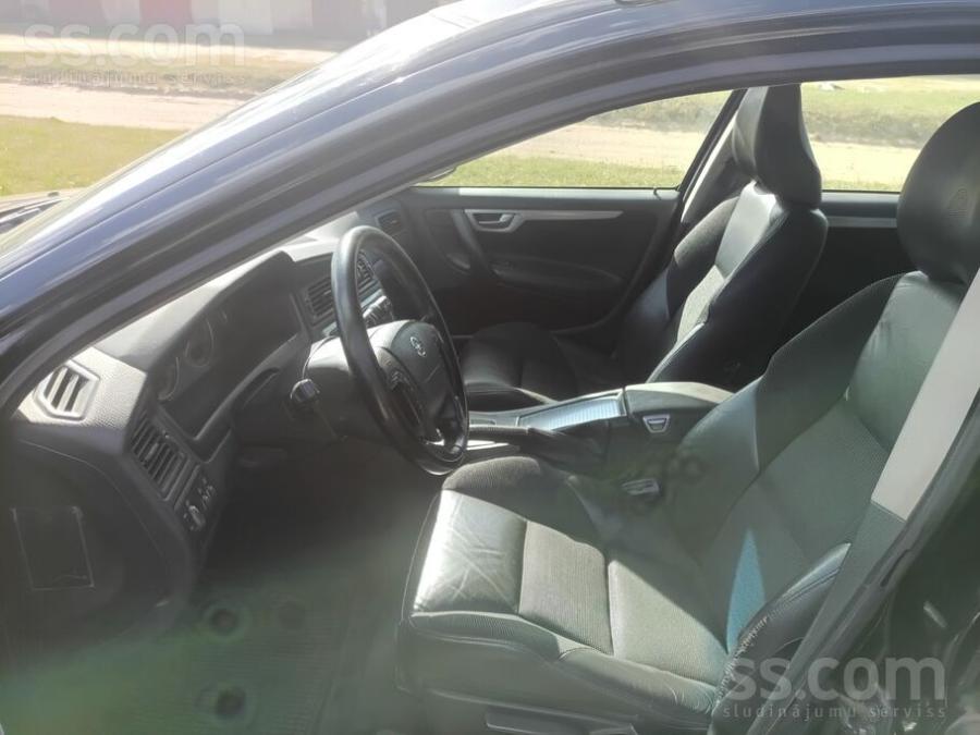 Black Volvo V70 2006 in Jekabpils, with an engine capacity of 2.40 L and mileage of 300 thousand km for 1800 €, photo 6 on AUTOMOTO.COM.LV
