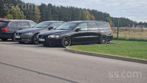 Black Volvo V70 2006 in Riga, with an engine capacity of 2.40 L and mileage of 397 thousand km for 3700 €, photo 1 on AUTOMOTO.COM.LV