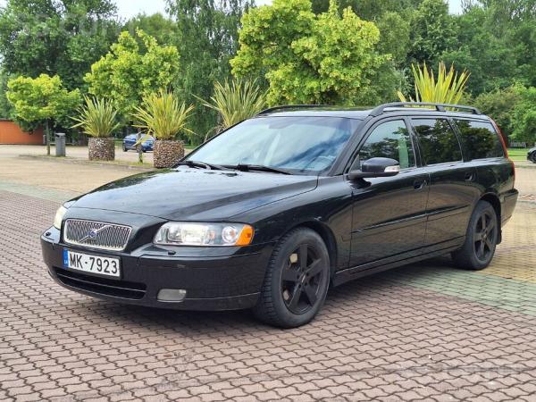 Black Volvo V70 2006 in Ventspils, with an engine capacity of 2.40 L and mileage of 0 thousand km for 800 €, photo 1 on AUTOMOTO.COM.LV