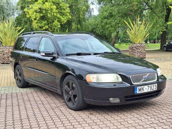 Black Volvo V70 2006 in Ventspils, with an engine capacity of 2.40 L and mileage of 0 thousand km for 800 €, photo 2 on AUTOMOTO.COM.LV