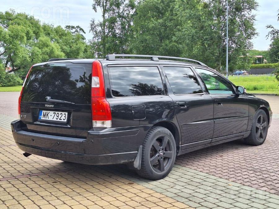 Black Volvo V70 2006 in Ventspils, with an engine capacity of 2.40 L and mileage of 0 thousand km for 800 €, photo 4 on AUTOMOTO.COM.LV