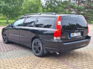 Black Volvo V70 2006 in Ventspils, with an engine capacity of 2.40 L and mileage of 0 thousand km for 800 €, photo 5 on AUTOMOTO.COM.LV