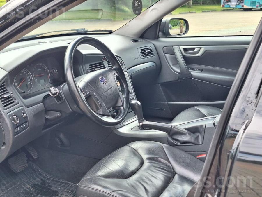 Black Volvo V70 2006 in Ventspils, with an engine capacity of 2.40 L and mileage of 0 thousand km for 800 €, photo 6 on AUTOMOTO.COM.LV