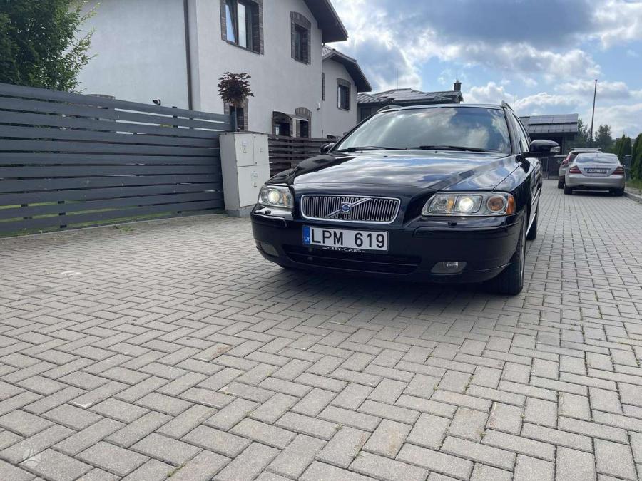 Черный Вольво В70 2006 в Вильнюс, объемом двигателя 2.40 л и пробегом 299 тыс. км за 2650 €, фото 3 на AUTOMOTO.COM.LV