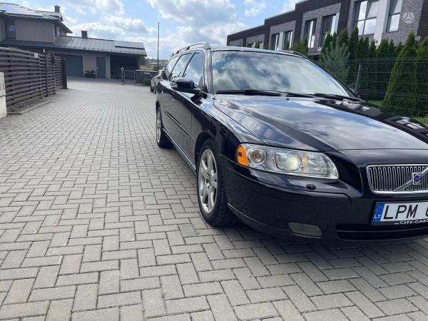 Black Volvo V70 2006 in Vilnius, with an engine capacity of 2.40 L and mileage of 299 thousand km for 2650 €, photo 4 on AUTOMOTO.COM.LV