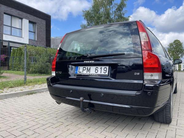 Black Volvo V70 2006 in Vilnius, with an engine capacity of 2.40 L and mileage of 299 thousand km for 2650 €, photo 5 on AUTOMOTO.COM.LV