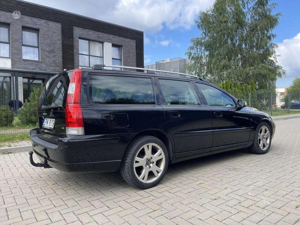Black Volvo V70 2006 in Vilnius, with an engine capacity of 2.40 L and mileage of 299 thousand km for 2650 €, photo 6 on AUTOMOTO.COM.LV