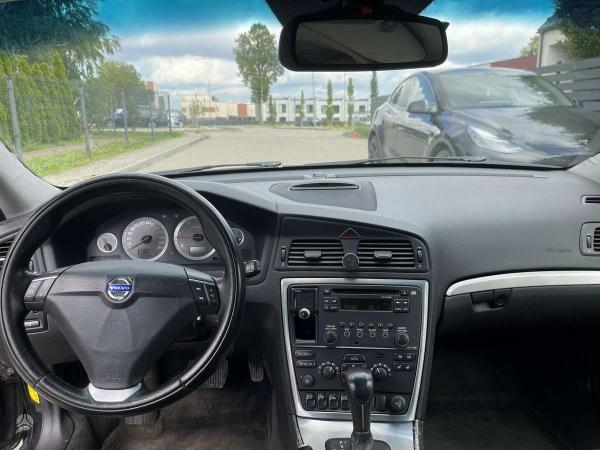 Black Volvo V70 2006 in Vilnius, with an engine capacity of 2.40 L and mileage of 299 thousand km for 2650 €, photo 10 on AUTOMOTO.COM.LV