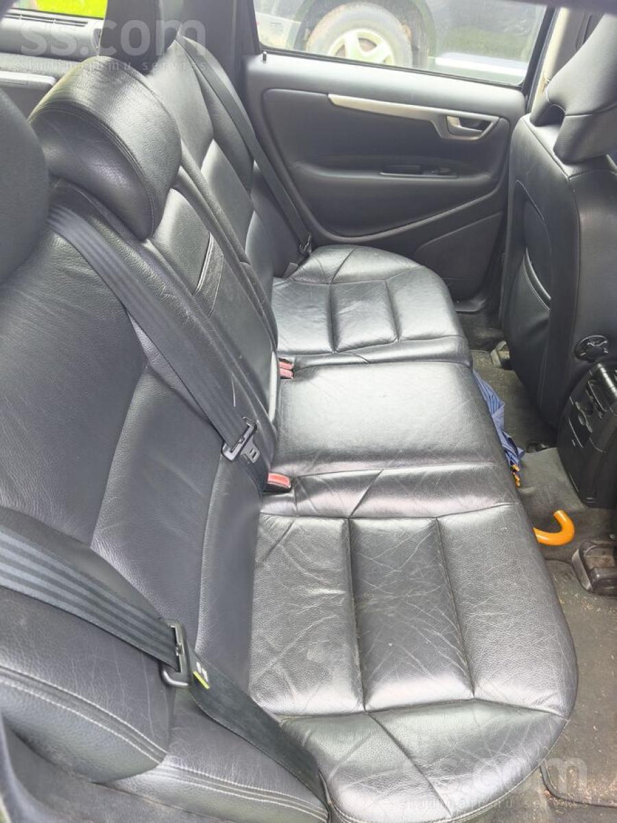 Melns Volvo V70 2006 Valka, ar dzinēja tilpumu 2.40 L un nobraukumu 412 tūkst. km par 1800 €, foto 3 vietnē AUTOMOTO.COM.LV
