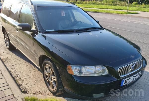 Black Volvo V70 2006 in Rezekne, with an engine capacity of 2.40 L and mileage of 308 thousand km for 1550 €, photo 1 on AUTOMOTO.COM.LV