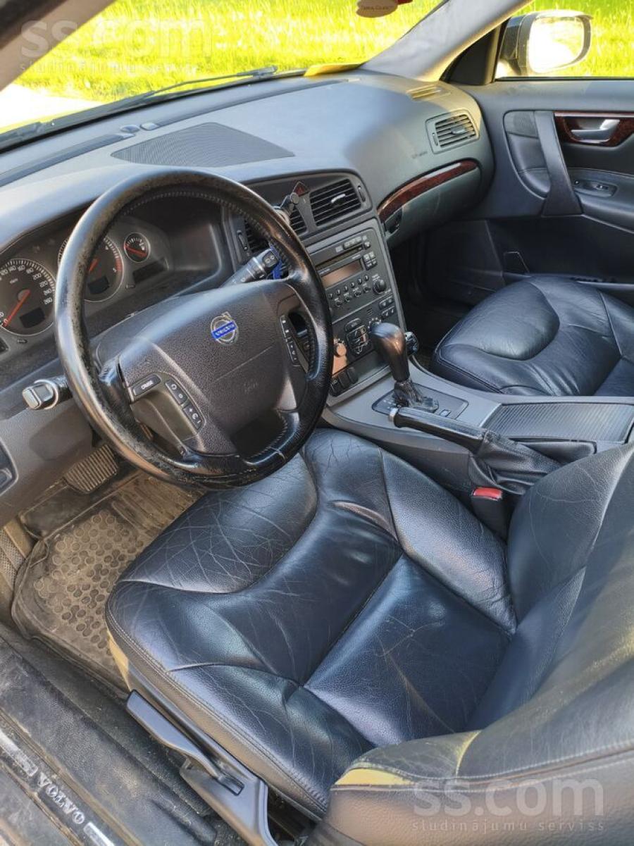 Melns Volvo V70 2006 Rēzekne, ar dzinēja tilpumu 2.40 L un nobraukumu 308 tūkst. km par 1550 €, foto 3 vietnē AUTOMOTO.COM.LV