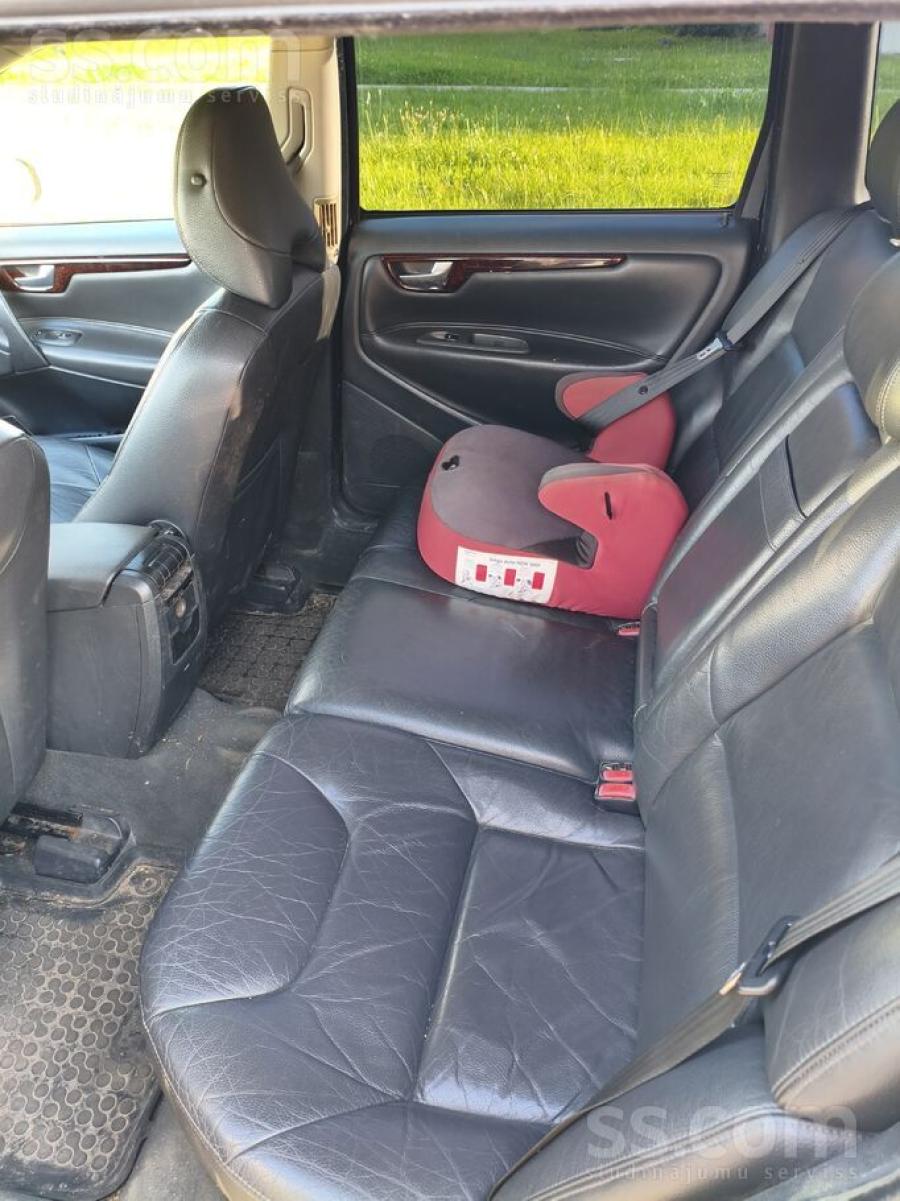 Melns Volvo V70 2006 Rēzekne, ar dzinēja tilpumu 2.40 L un nobraukumu 308 tūkst. km par 1550 €, foto 4 vietnē AUTOMOTO.COM.LV