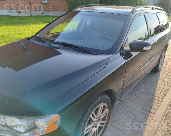 Black Volvo V70 2006 in Rezekne, with an engine capacity of 2.40 L and mileage of 308 thousand km for 1550 €, photo 6 on AUTOMOTO.COM.LV