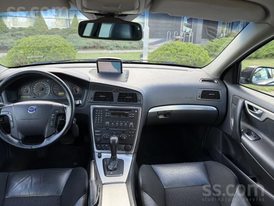 Melns Volvo V70 2006 Rīga, ar dzinēja tilpumu 2.40 L un nobraukumu 298 tūkst. km par 2450 €, foto 13 vietnē AUTOMOTO.COM.LV