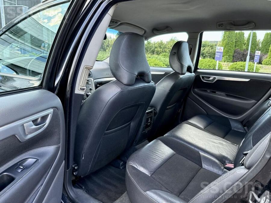 Melns Volvo V70 2006 Rīga, ar dzinēja tilpumu 2.40 L un nobraukumu 298 tūkst. km par 2450 €, foto 18 vietnē AUTOMOTO.COM.LV