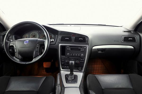 Melns Volvo V70 2006 Tallina, ar dzinēja tilpumu 2.40 L un nobraukumu 329 tūkst. km par 2499 €, foto 5 vietnē AUTOMOTO.COM.LV