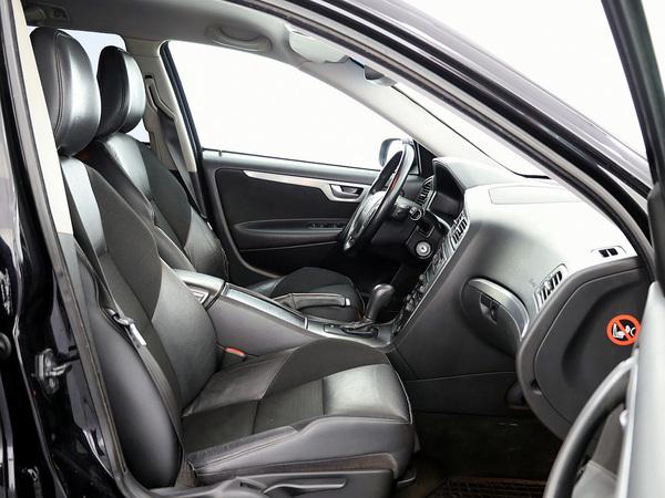 Melns Volvo V70 2006 Tallina, ar dzinēja tilpumu 2.40 L un nobraukumu 329 tūkst. km par 2499 €, foto 6 vietnē AUTOMOTO.COM.LV