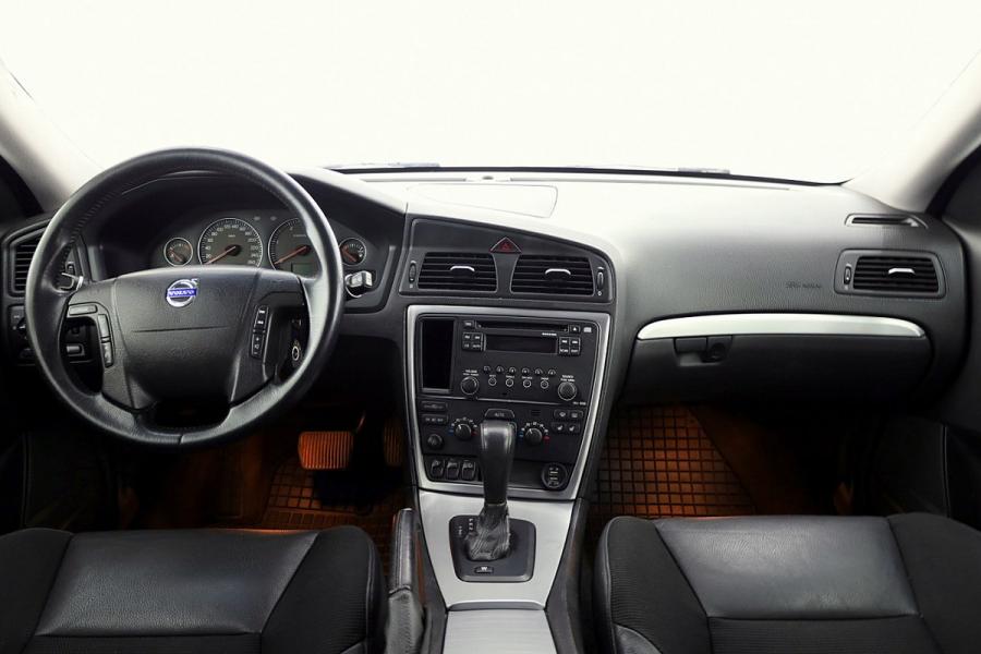 Melns Volvo V70 2006 Tallina, ar dzinēja tilpumu 2.40 L un nobraukumu 329 tūkst. km par 2499 €, foto 13 vietnē AUTOMOTO.COM.LV