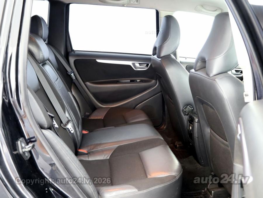 Melns Volvo V70 2006 Tallina, ar dzinēja tilpumu 2.40 L un nobraukumu 329 tūkst. km par 2499 €, foto 8 vietnē AUTOMOTO.COM.LV