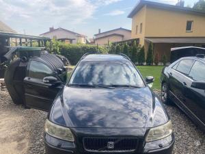 Melns Volvo V70 2006 Viļņa, ar dzinēja tilpumu 2.40 L un nobraukumu 444 tūkst. km par 1600 €, foto  vietnē AUTOMOTO.COM.LV