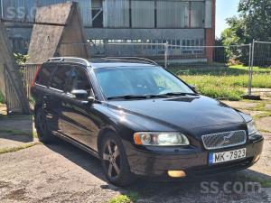 Black Volvo V70 2006 in Ventspils, with an engine capacity of 2.40 L and mileage of 374 thousand km for 1600 €, photo  on AUTOMOTO.COM.LV