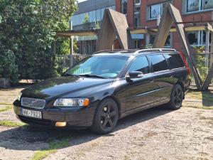 Melns Volvo V70 2006 Ventspils, ar dzinēja tilpumu 2.40 L un nobraukumu 374 tūkst. km par 1600 €, foto 3 vietnē AUTOMOTO.COM.LV