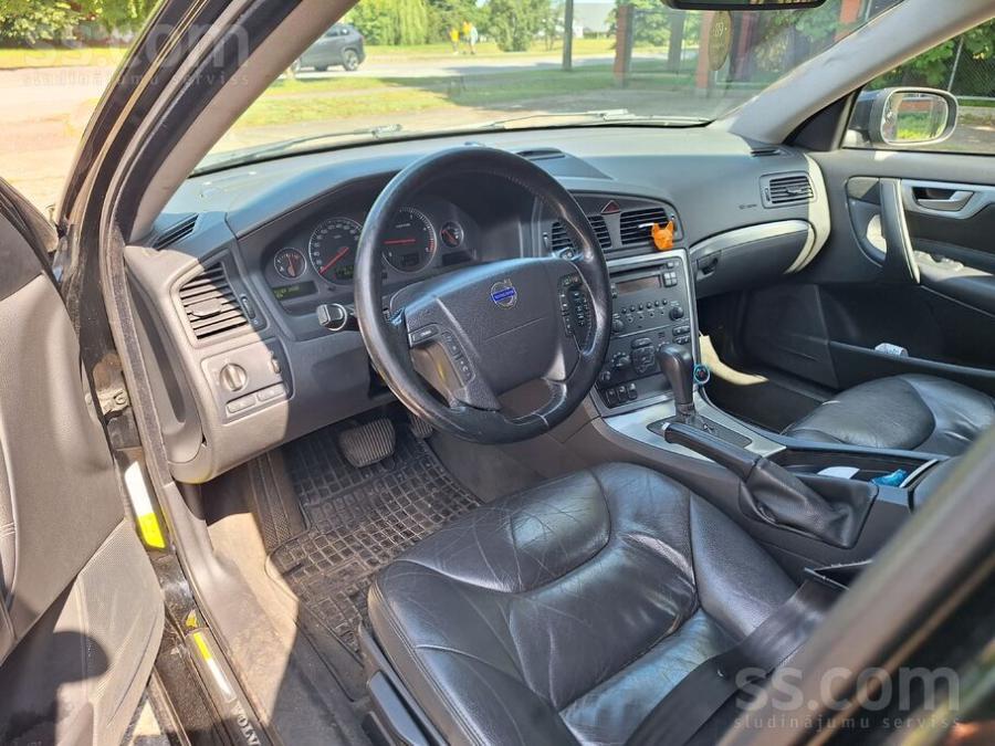 Melns Volvo V70 2006 Ventspils, ar dzinēja tilpumu 2.40 L un nobraukumu 374 tūkst. km par 1600 €, foto 6 vietnē AUTOMOTO.COM.LV
