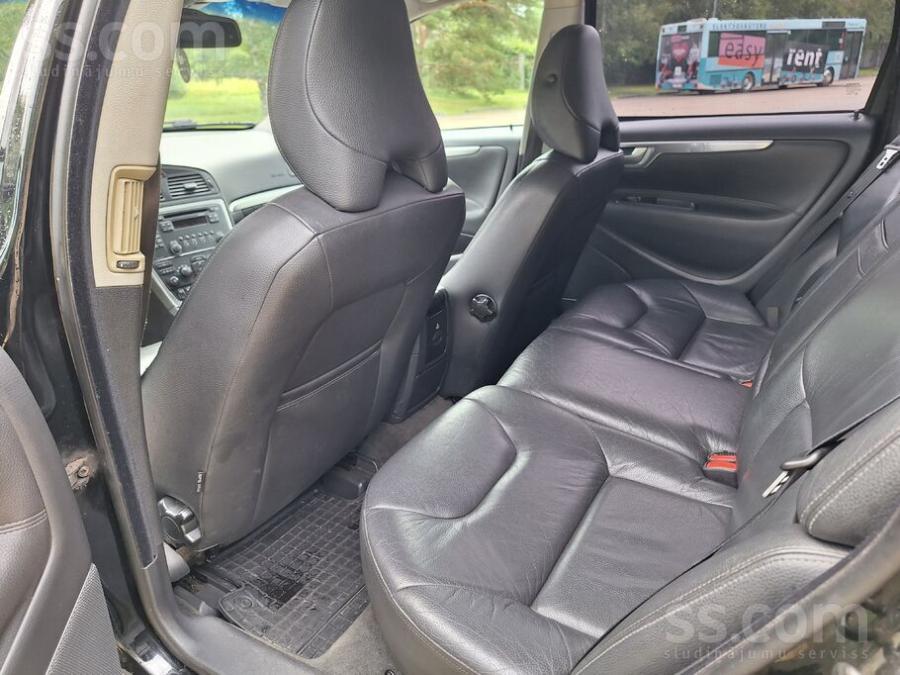 Melns Volvo V70 2006 Ventspils, ar dzinēja tilpumu 2.40 L un nobraukumu 374 tūkst. km par 1600 €, foto 8 vietnē AUTOMOTO.COM.LV