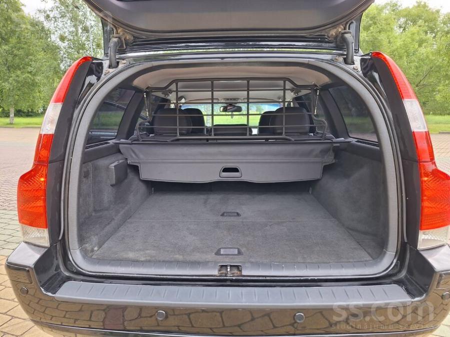 Melns Volvo V70 2006 Ventspils, ar dzinēja tilpumu 2.40 L un nobraukumu 374 tūkst. km par 1600 €, foto 9 vietnē AUTOMOTO.COM.LV