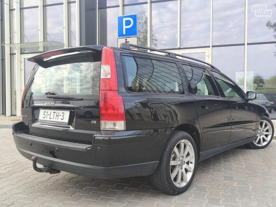 Melns Volvo V70 2006 Viļņa, ar dzinēja tilpumu 2.40 L un nobraukumu 335 tūkst. km par 2750 €, foto 10 vietnē AUTOMOTO.COM.LV